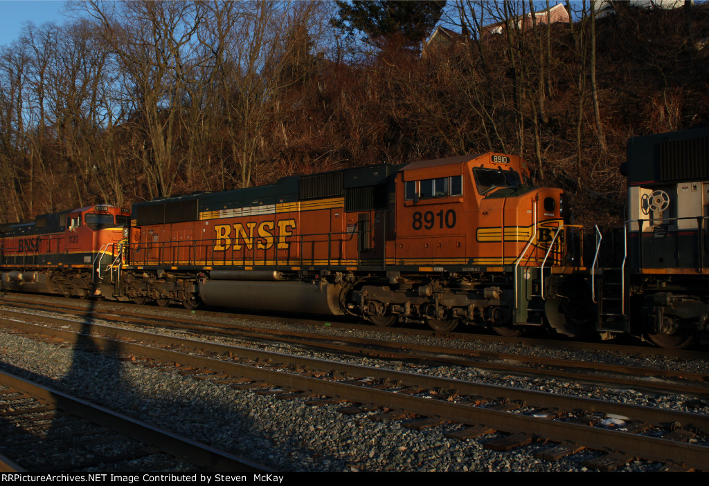 BNSF 8910